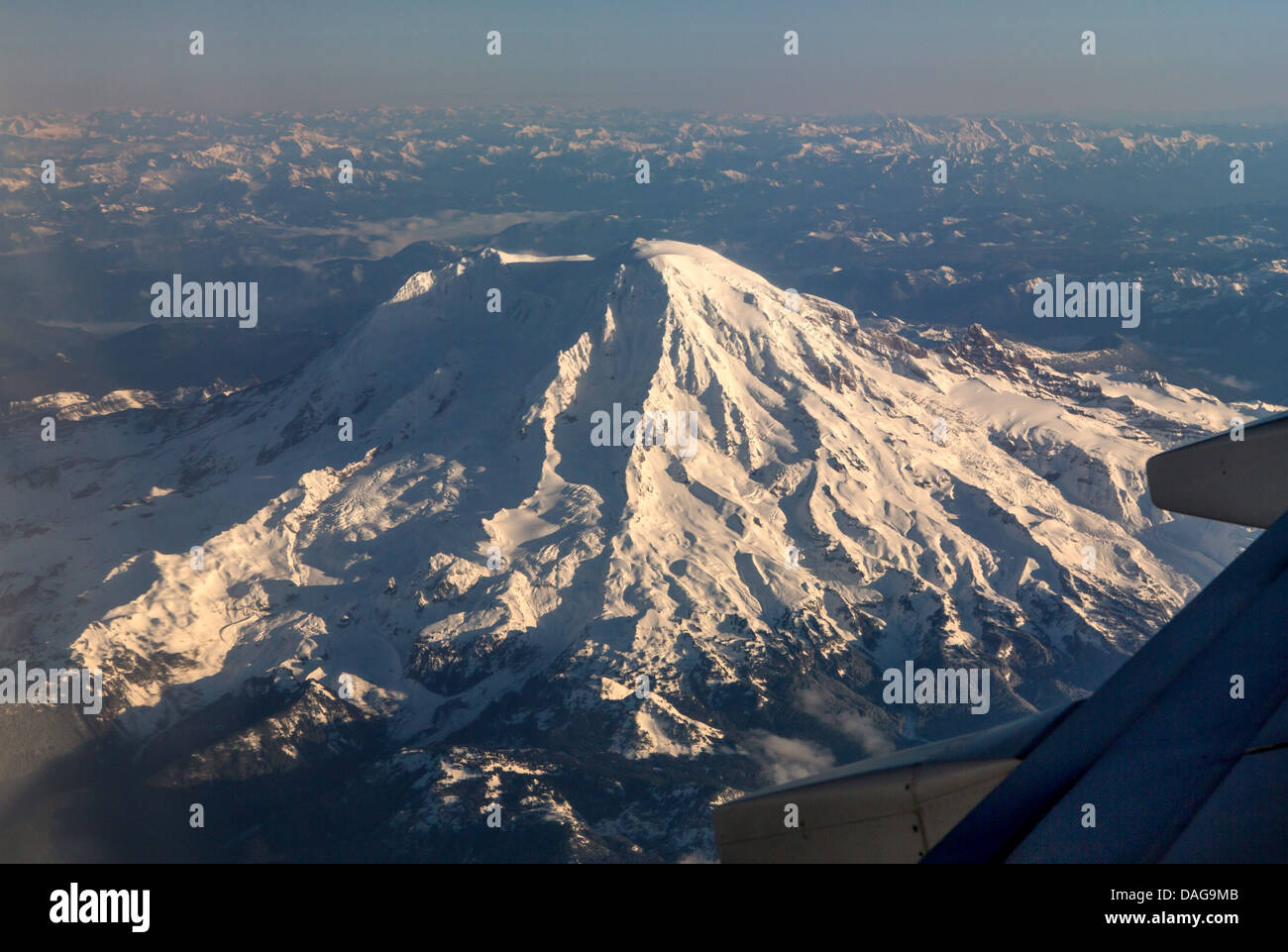 Mount rainier aerial hi-res stock photography and images - Alamy