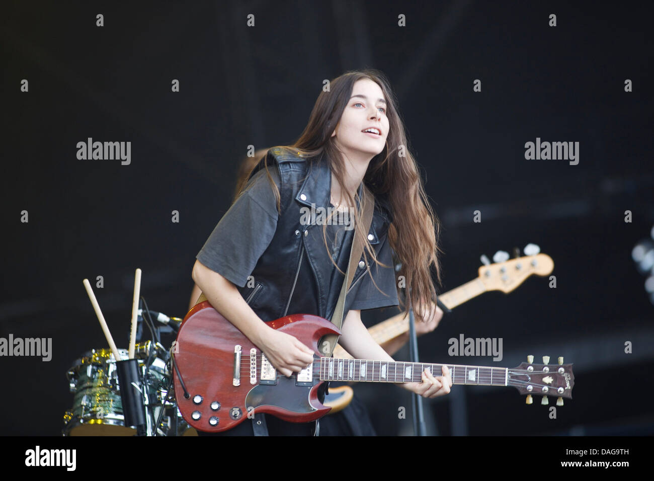 Haim band hi-res stock photography and images - Alamy