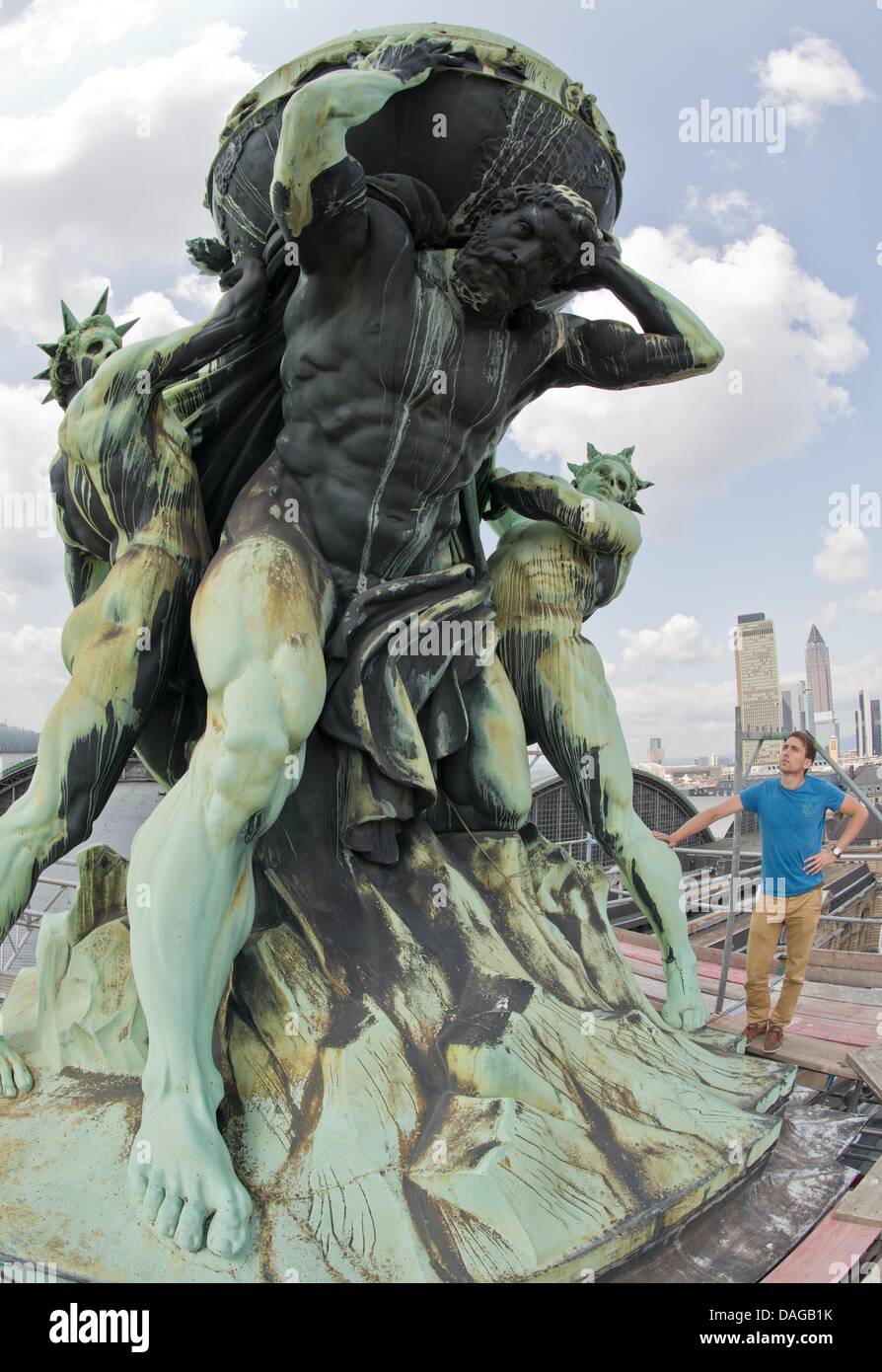 The "Atlas" is pictured on the roof of Central Station in Frankfurt ...
