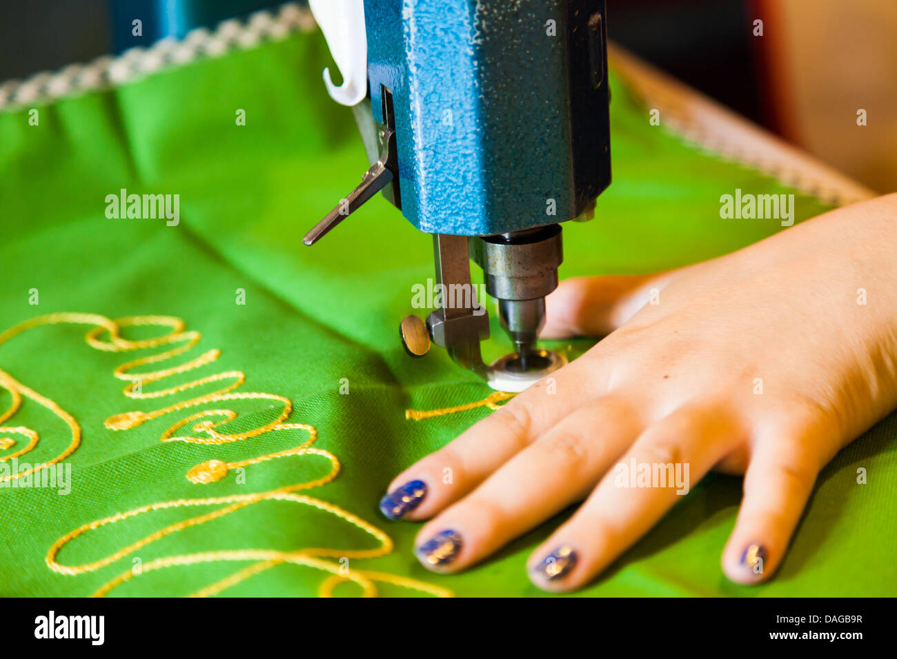 Old lady sewing machine hi-res stock photography and images - Alamy