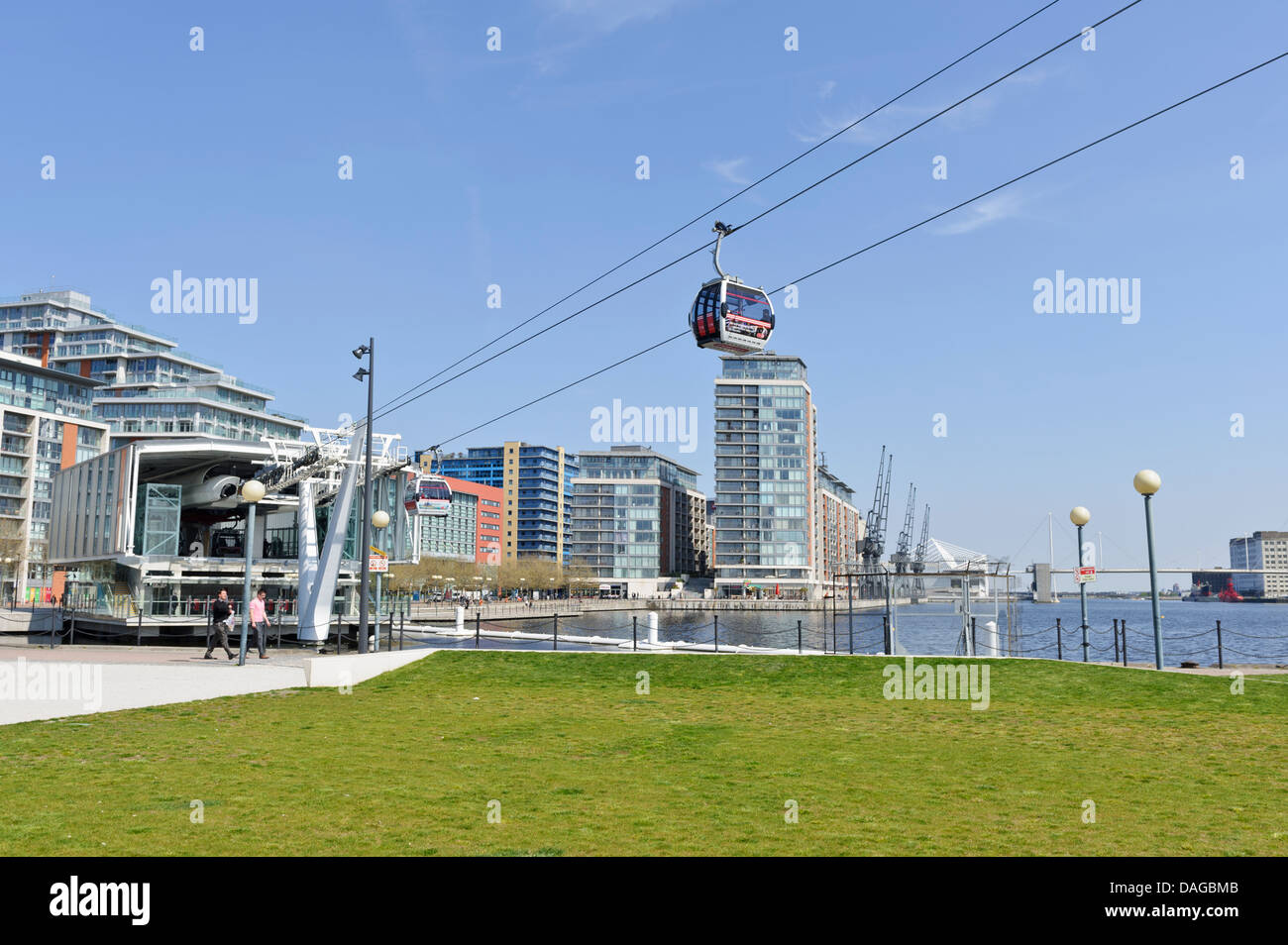 Modern cable car platform hi-res stock photography and images - Alamy