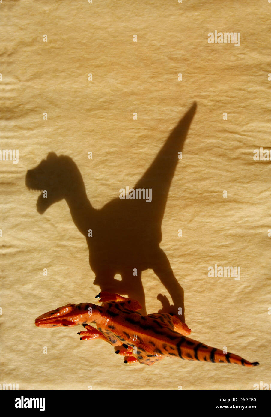 Dinosaur velociraptor hi-res stock photography and images - Alamy
