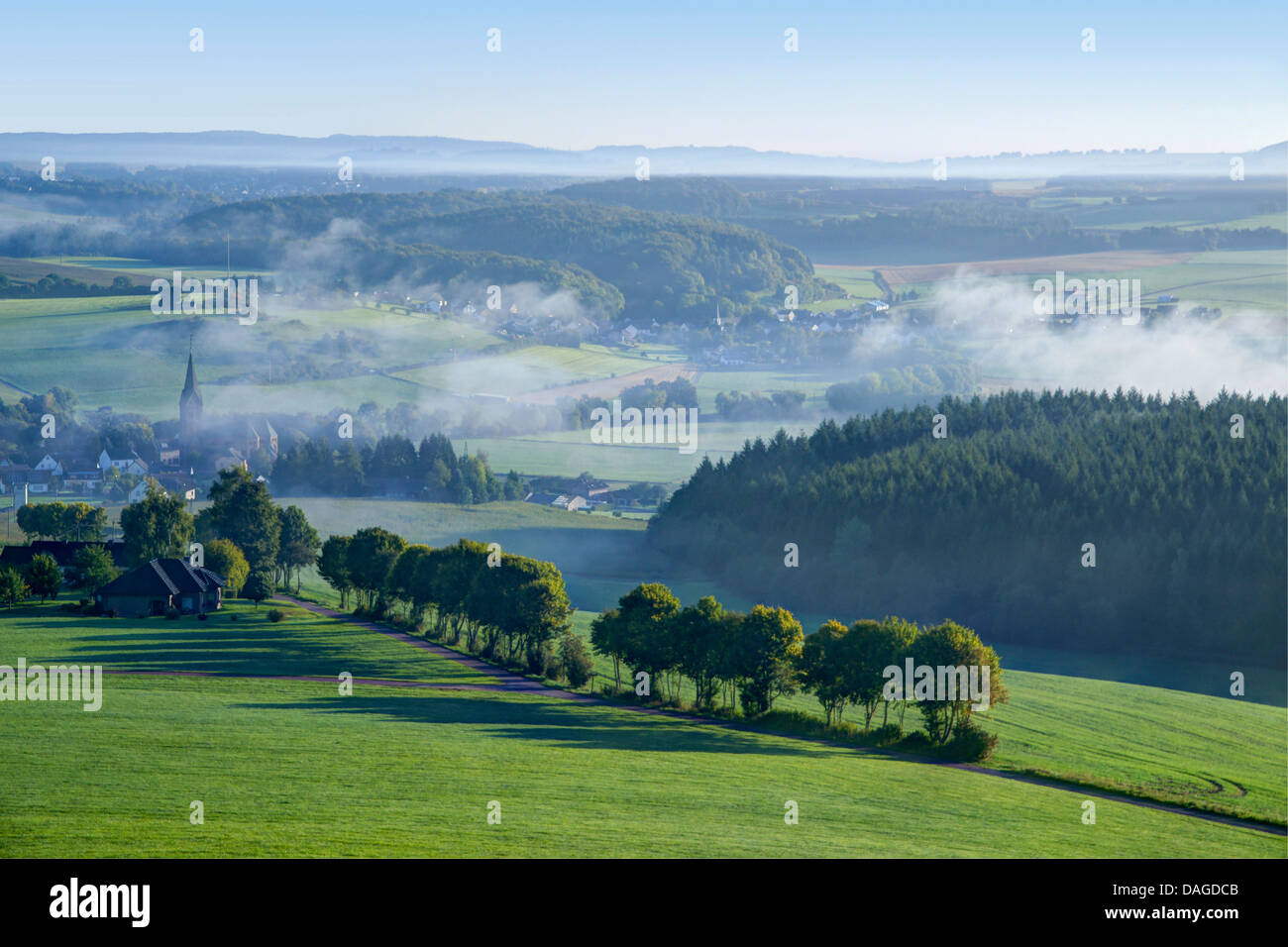 Vulkan Eifel, view to Niederbettingen and Bolsdorf in morning mist ...