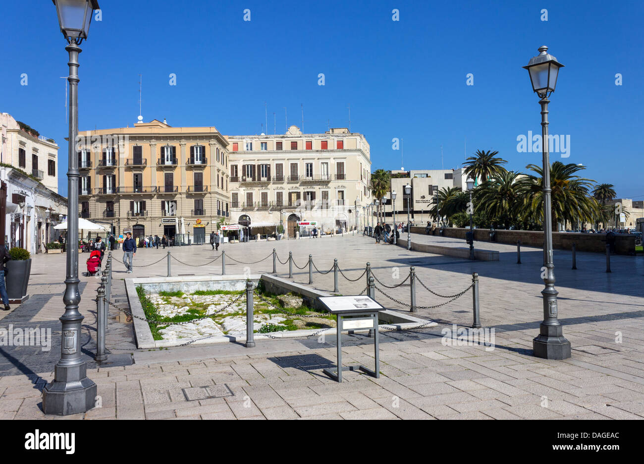 Italy, Apulia, Bari, Piazza del Ferrarese Stock Photo - Alamy