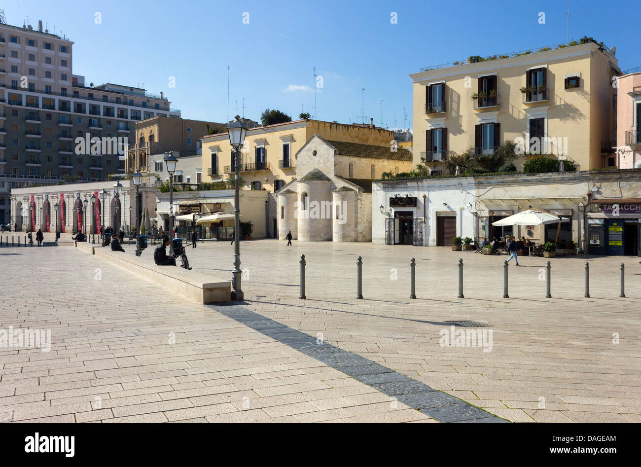 Italy, Apulia, Bari, Piazza del Ferrarese Stock Photo - Alamy