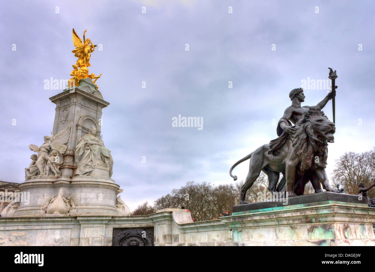 Queen victoria monument hi-res stock photography and images - Alamy