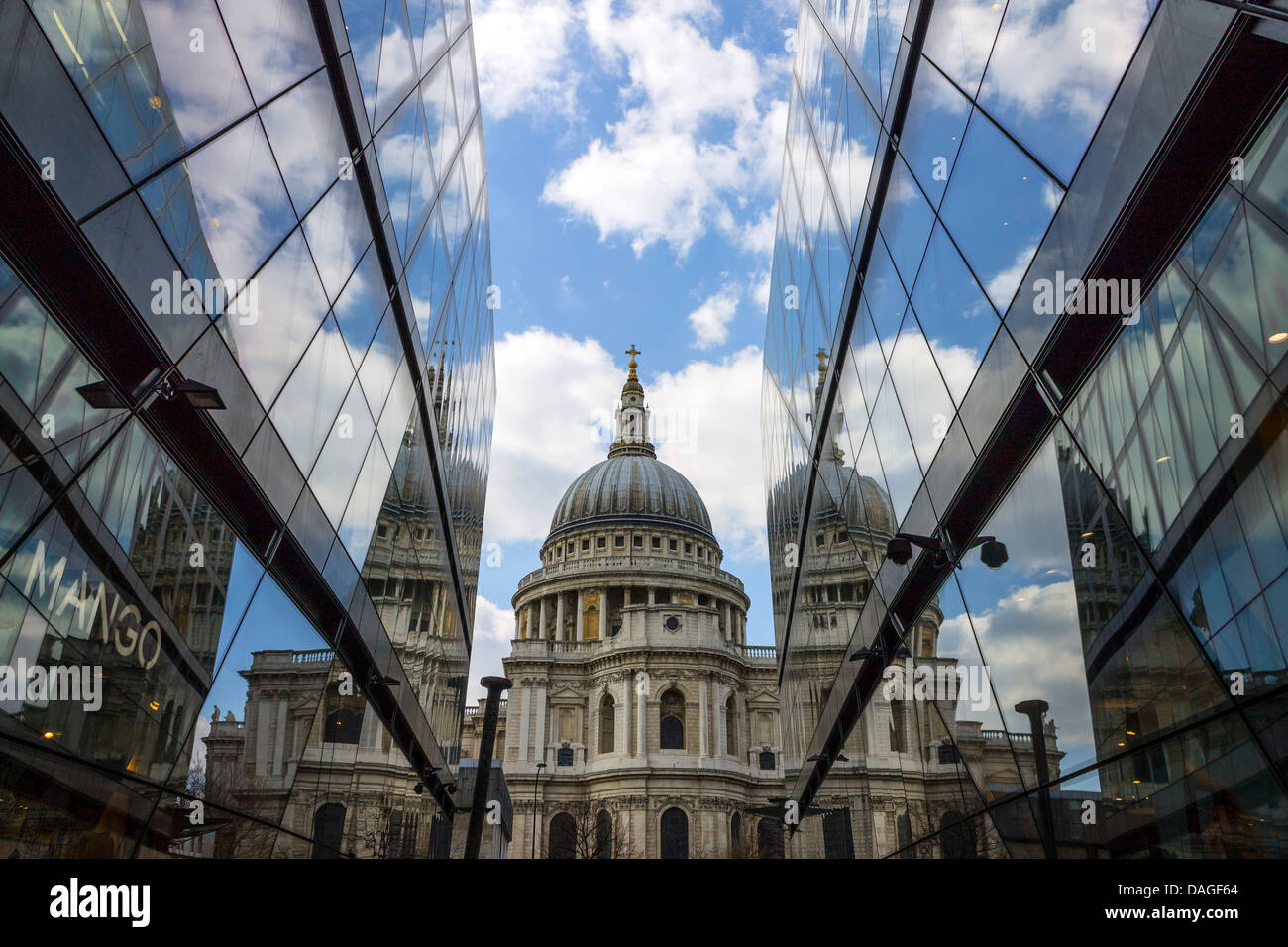 UK, England, London, St. Paul's Cathedral reflection Stock Photo - Alamy