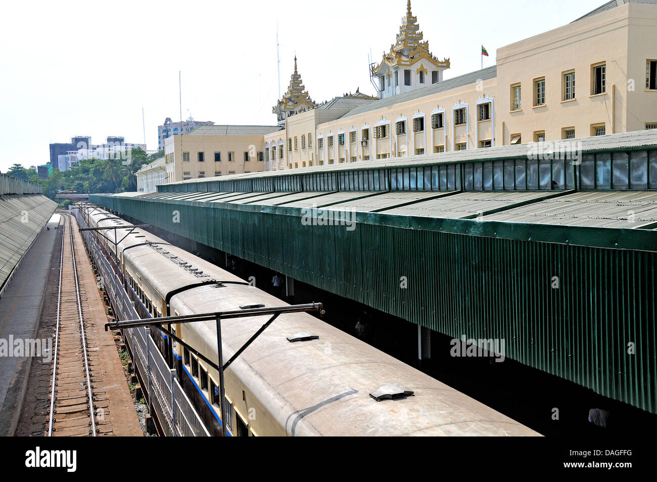 Yangon rail myanmar hi-res stock photography and images - Alamy