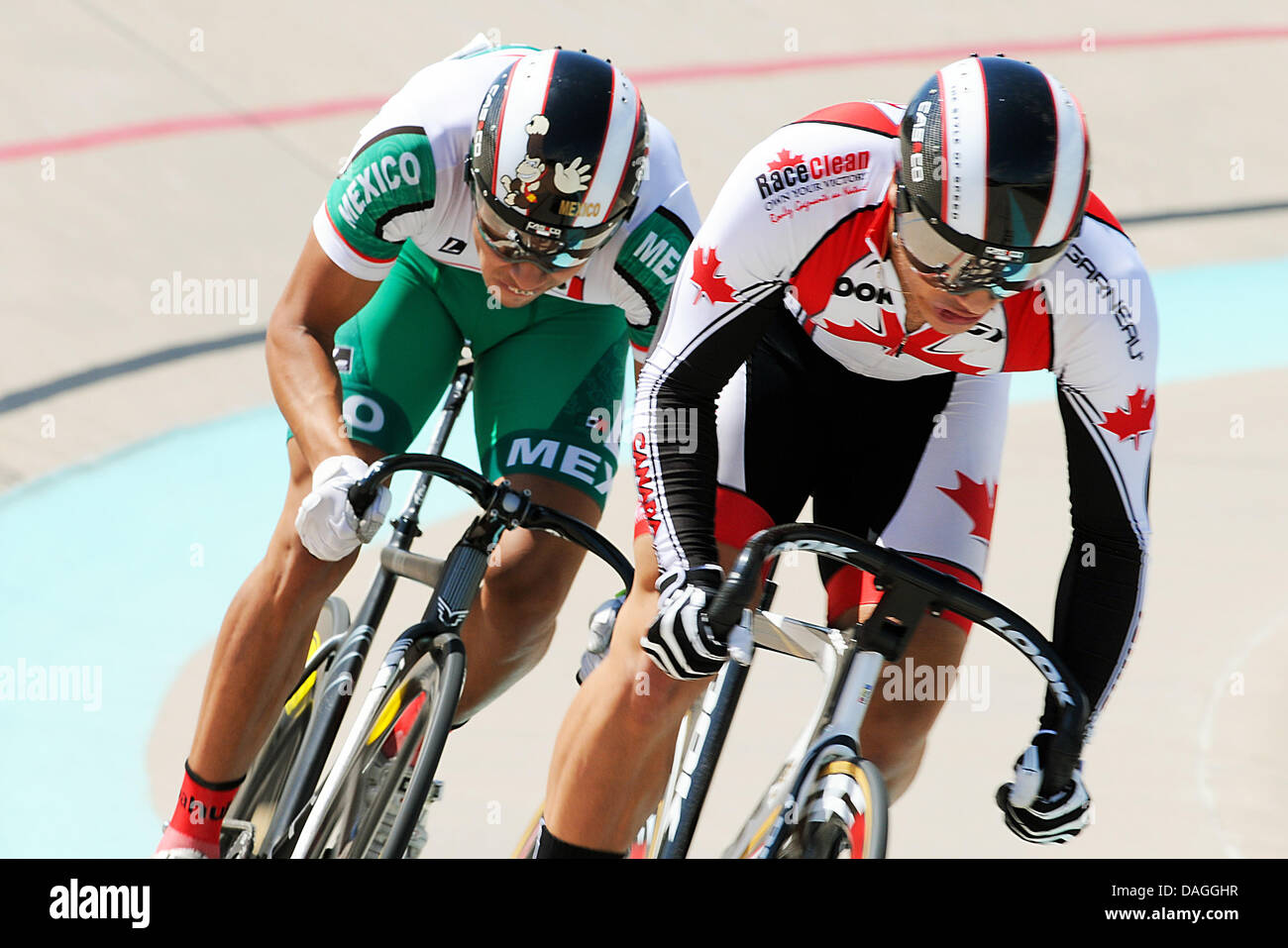 Sprinting battle hi-res stock photography and images - Alamy