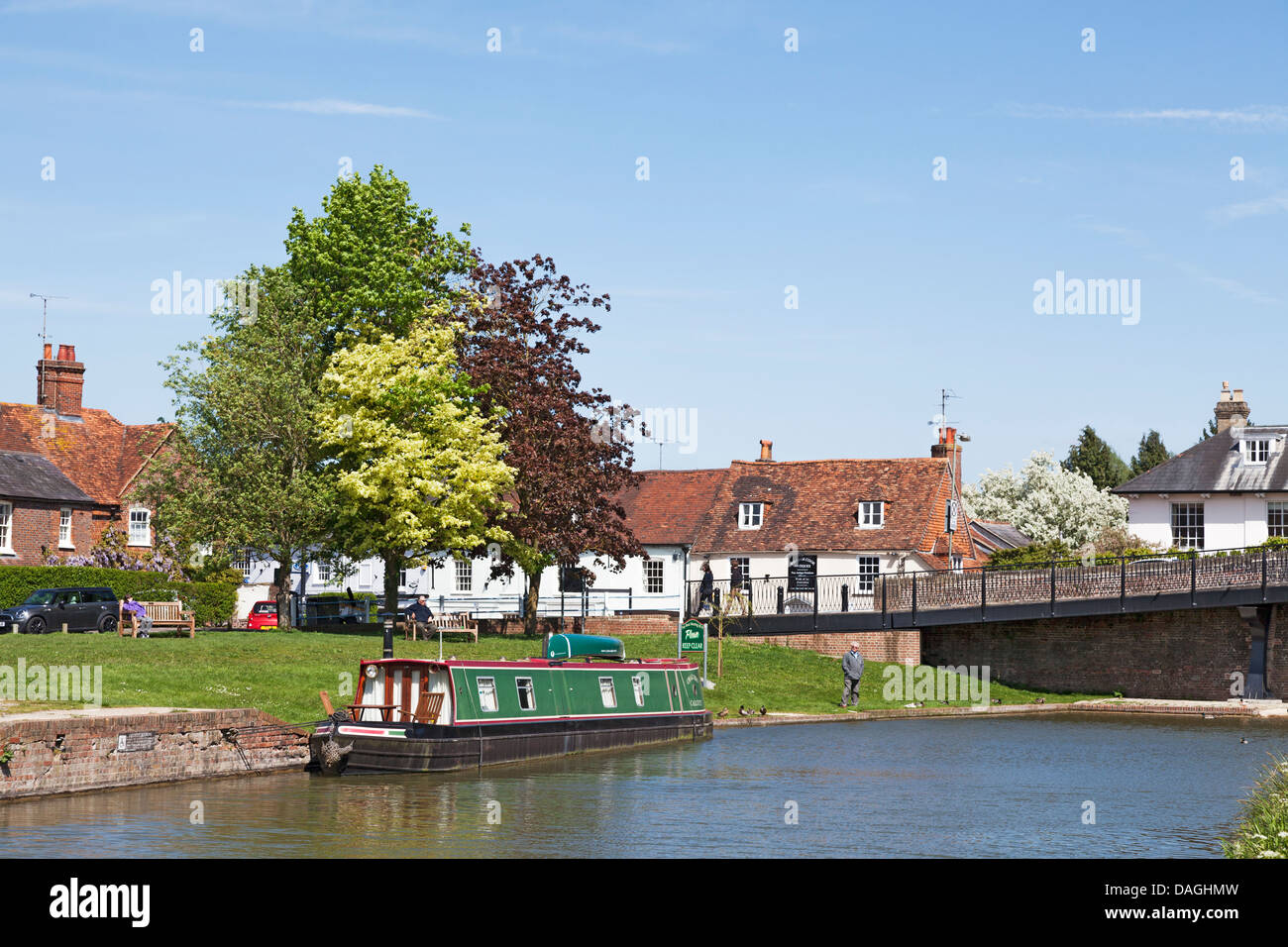 Summer canal narrowboat blue sky hi-res stock photography and images ...