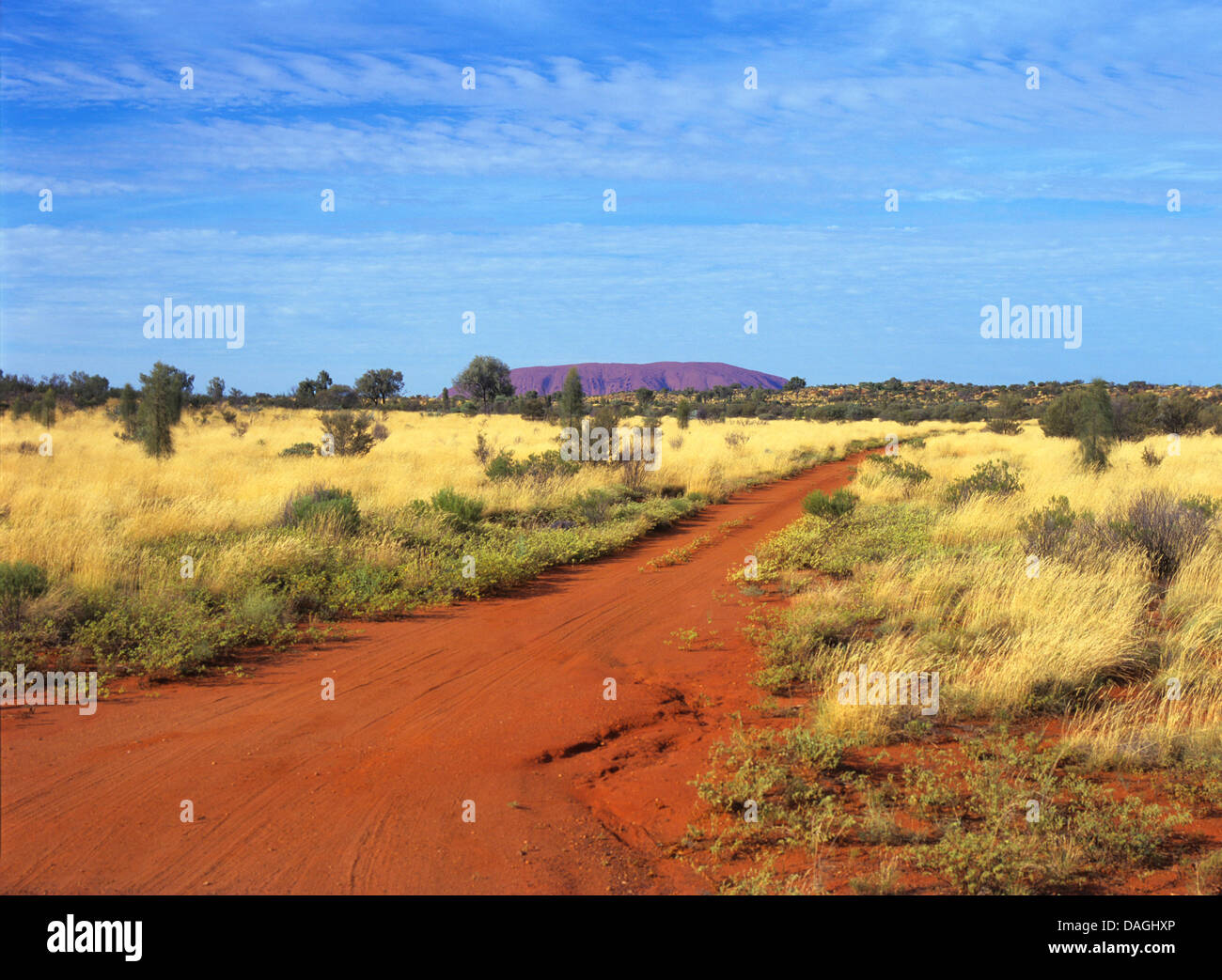 Australia w layer uluru ayers rock hi-res stock photography and images ...