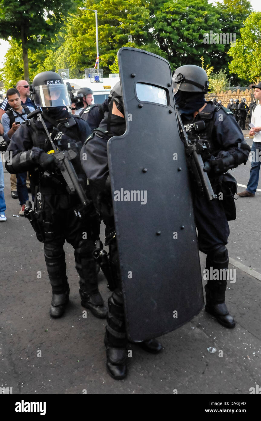 Belfast, Northern Ireland, 12th July 2013 - A team from an ARV (Armed ...