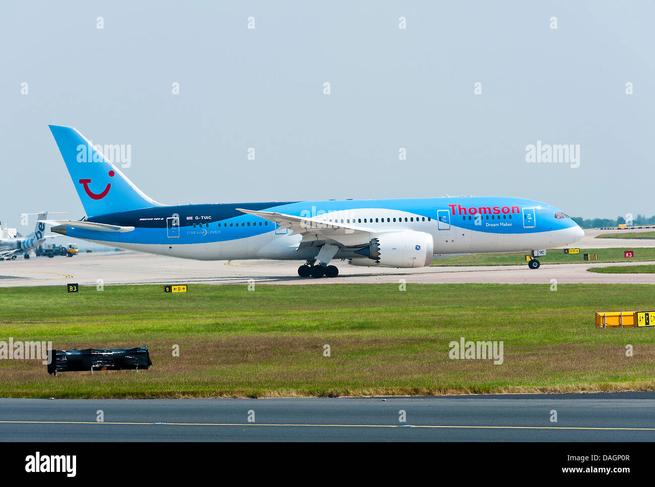 Thomson Airways Boeing 787-800 Airliner Dreamliner Taxiing at ...