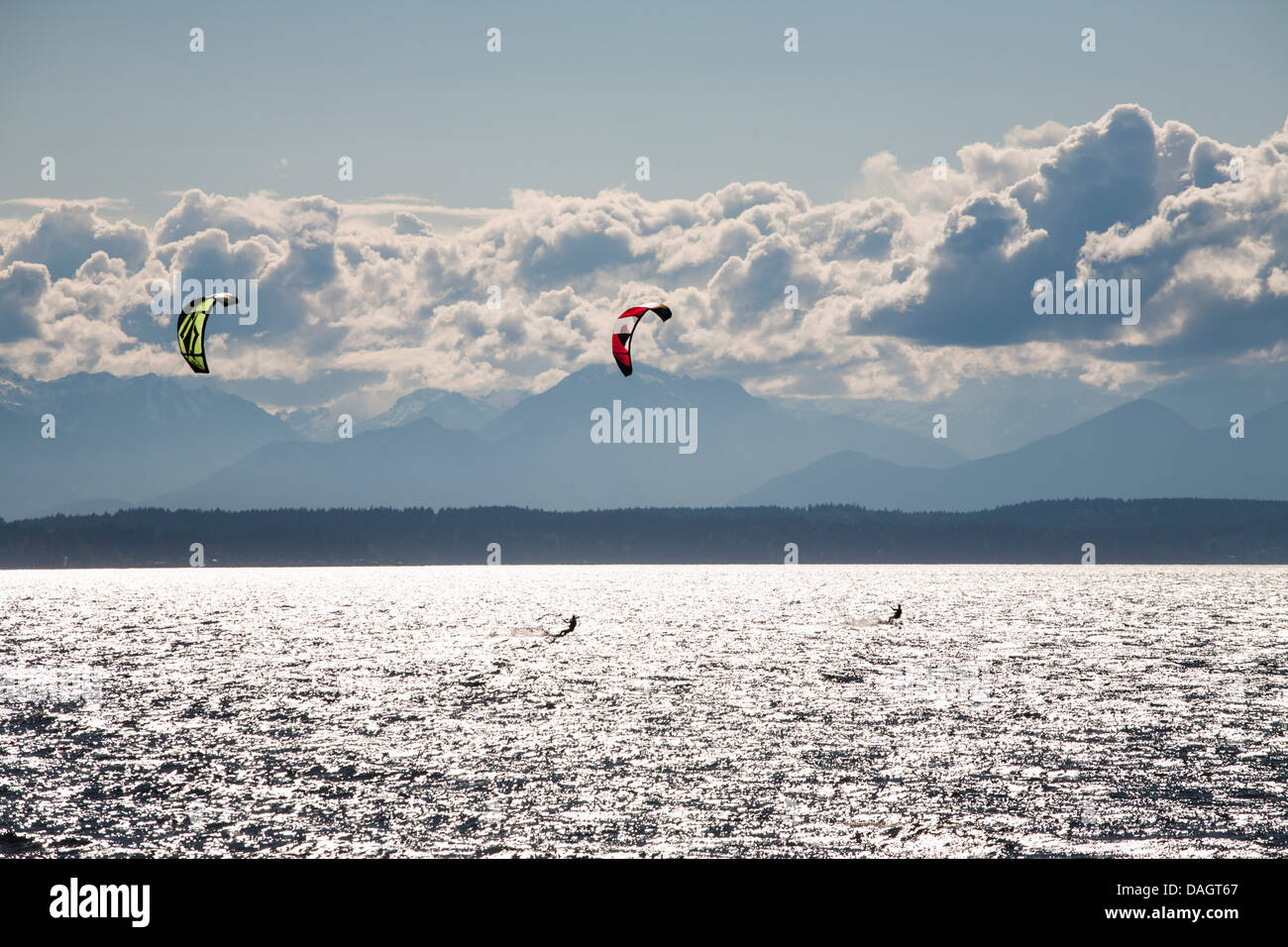 Kiteboarders on the beach in Seattle, Washington, USA Stock Photo - Alamy