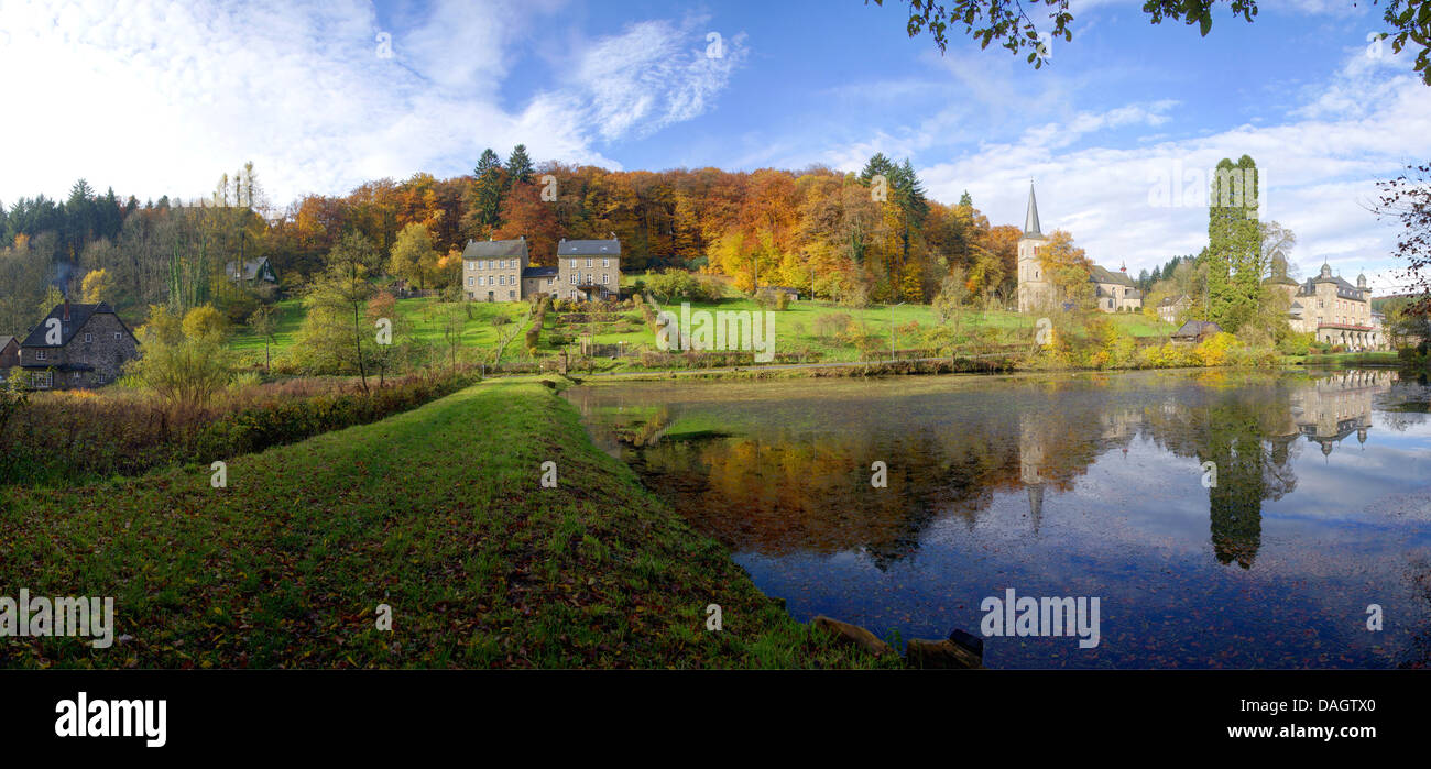 view to Gimborn castle in autumn, Germany, North Rhine-Westphalia Stock ...