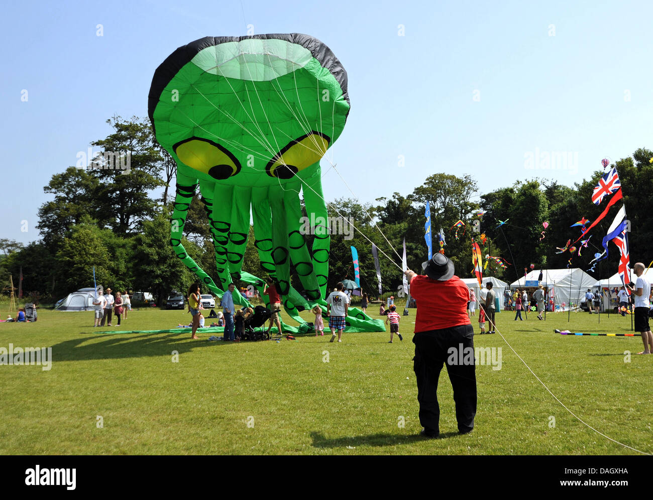 Brighton UK 13 July 2013 - Kite flyers have trouble launching this huge ...