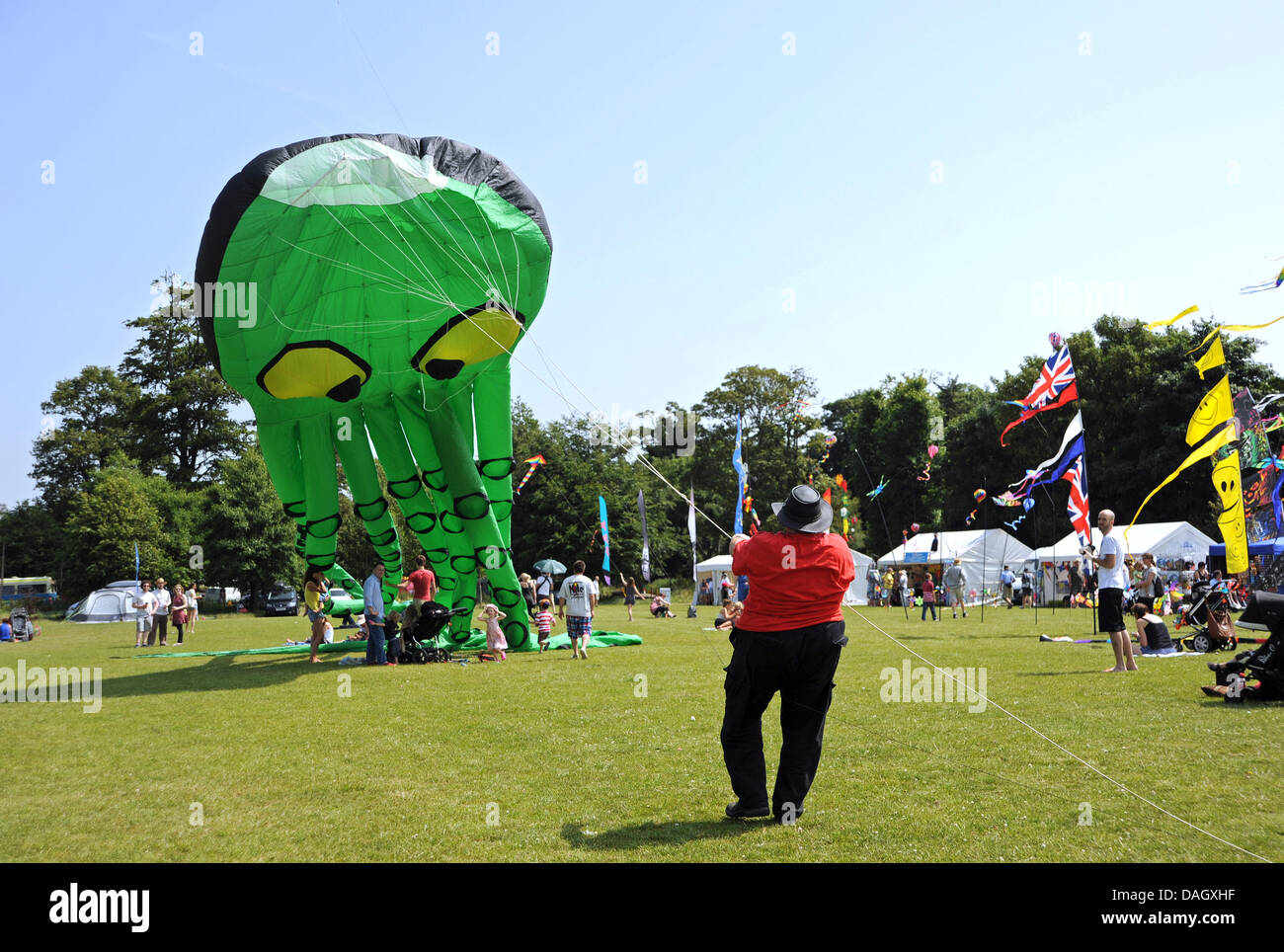Brighton UK 13 July 2013 - Kite flyers have trouble launching this huge ...