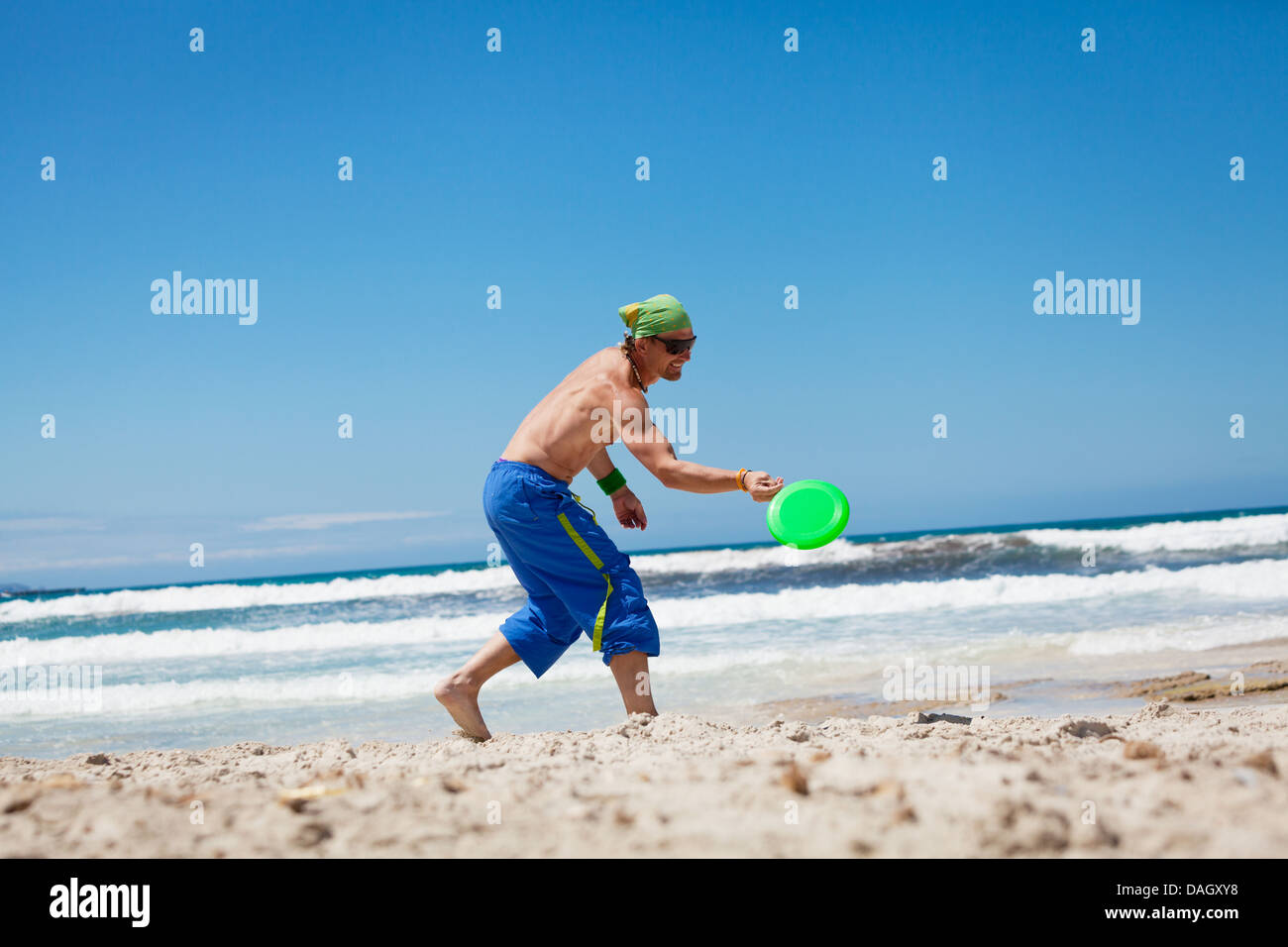 Man playing with frisbee on the beach hi-res stock photography and ...