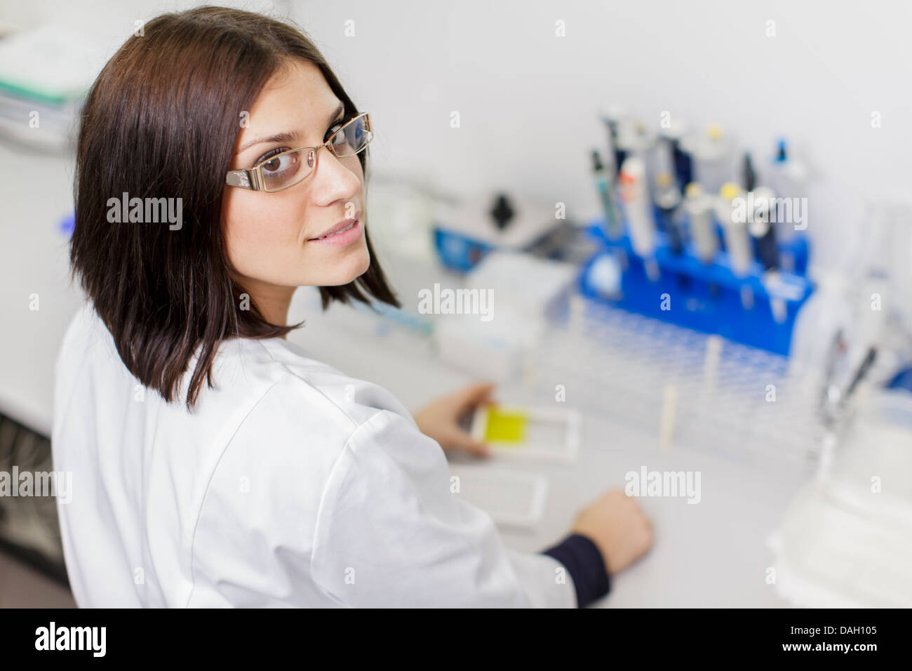 Young woman in the medical laboratory Stock Photo - Alamy