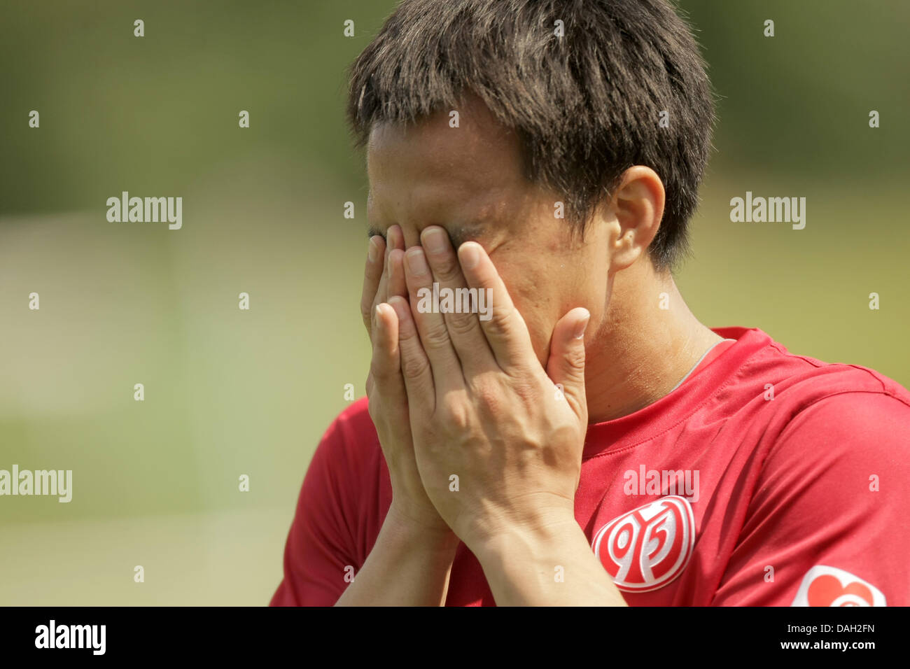 New player Shinji Okazaki of soccer Bundesliga team 1st FSV Mainz 05 ...