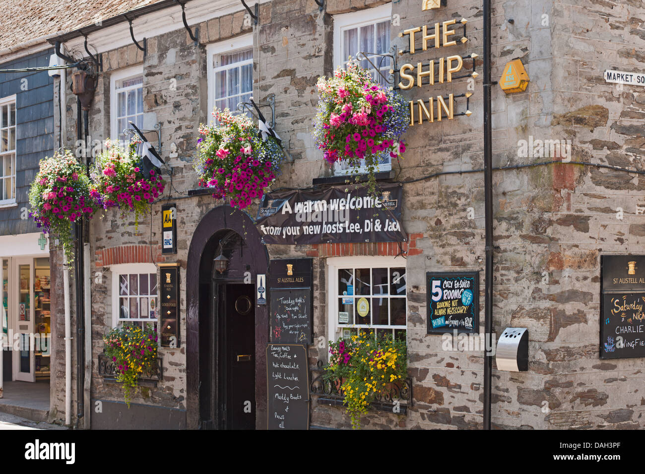 Mevagissey cornwall pub hi-res stock photography and images - Alamy