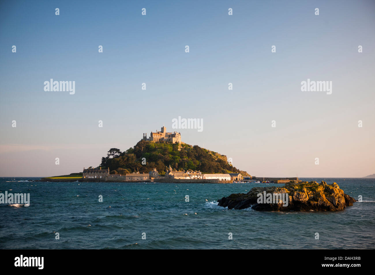 St michaels mount cornwall buildings hi-res stock photography and ...