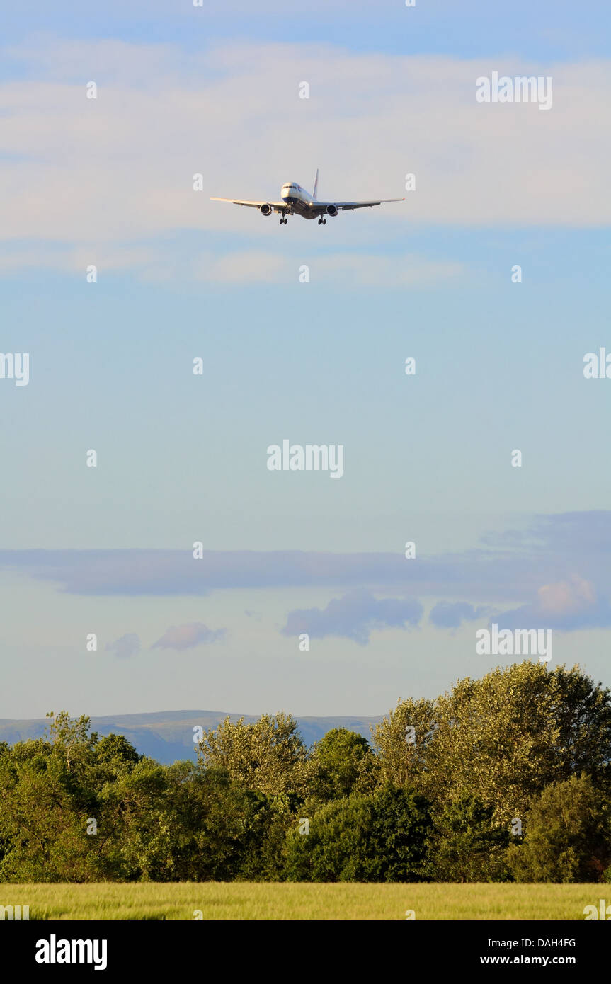 Large aircraft hi-res stock photography and images - Alamy