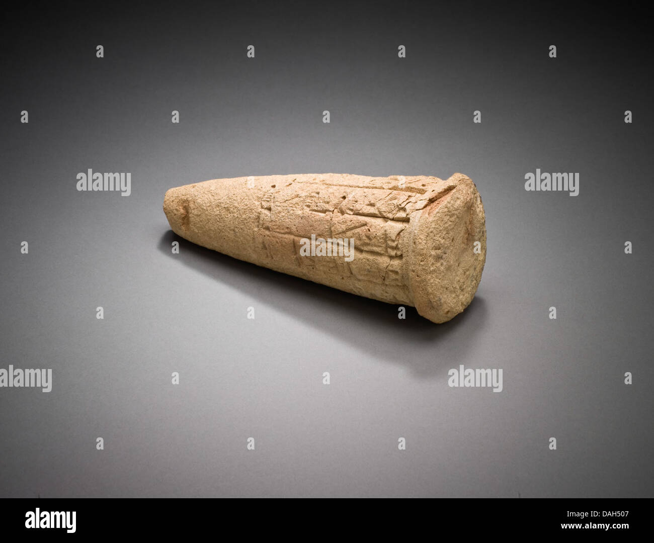 Sumerian artifacts hi-res stock photography and images - Alamy