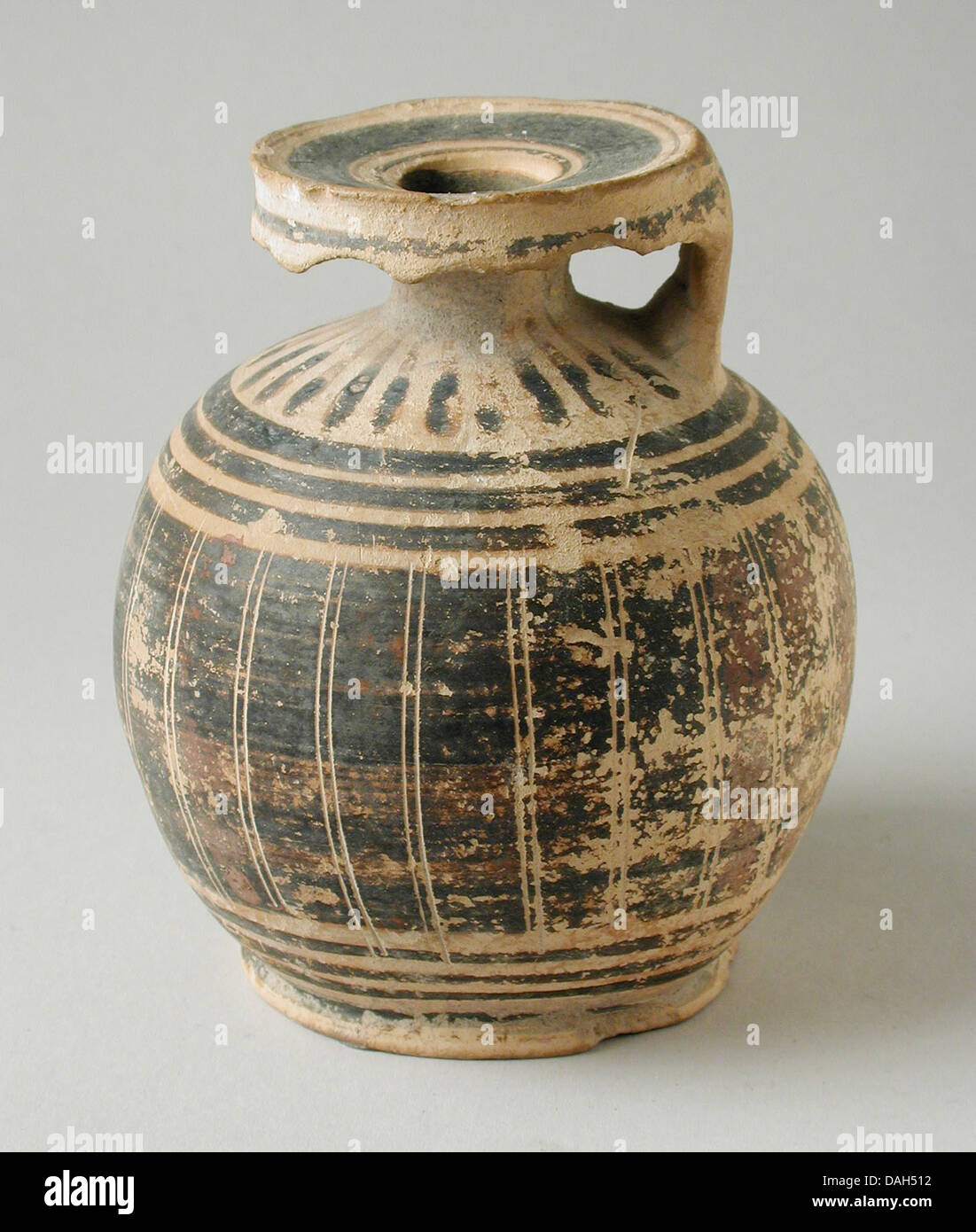 Aryballos vessel hi-res stock photography and images - Alamy