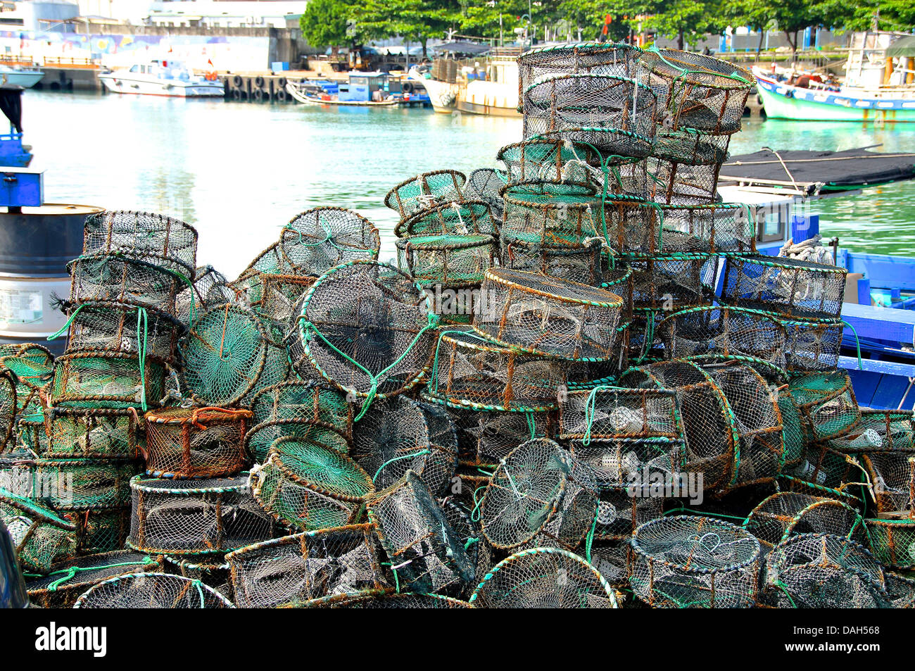 Fish trap hi-res stock photography and images - Alamy