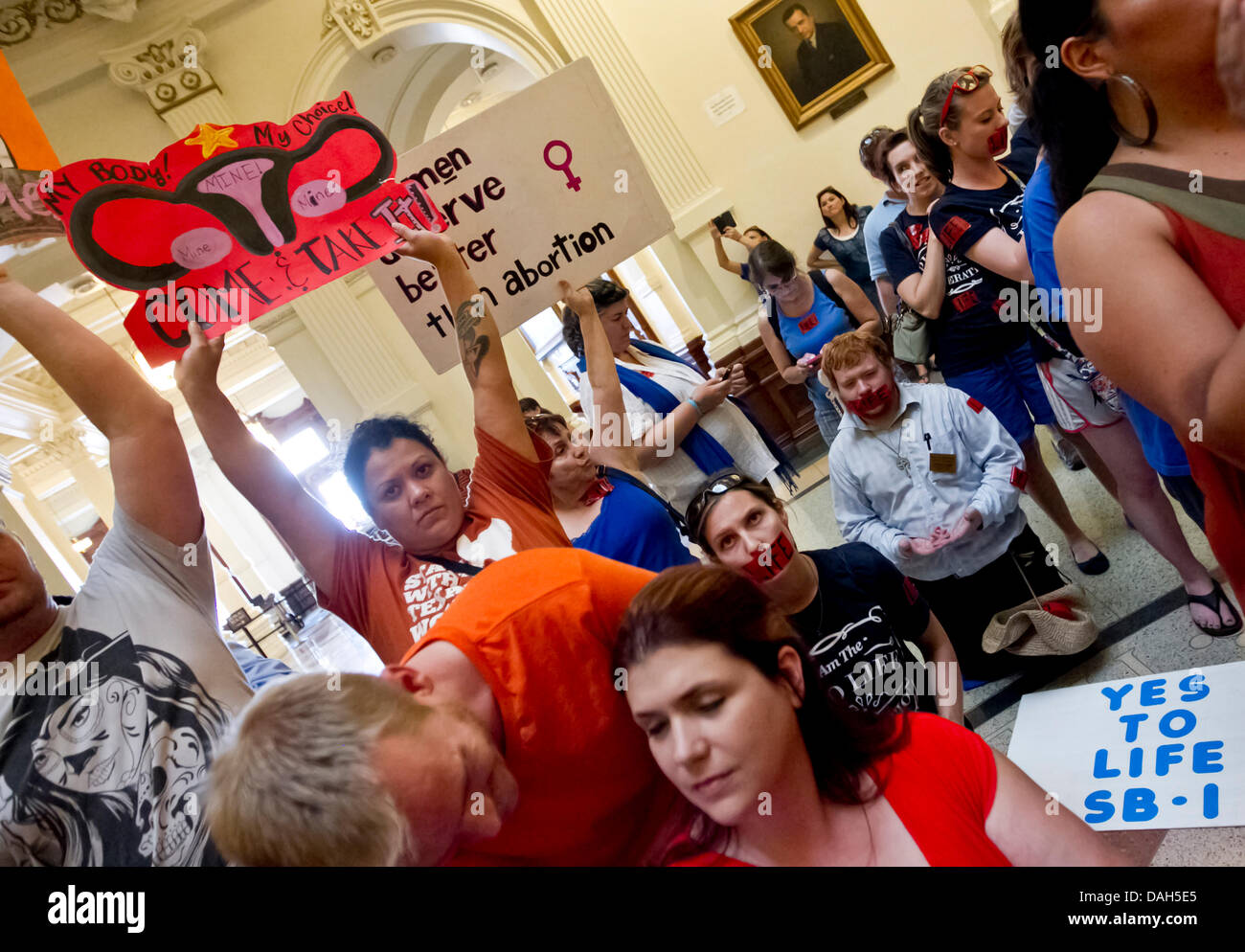 Hundreds of pro-life and pro-choice activists at the Texas Capital ...