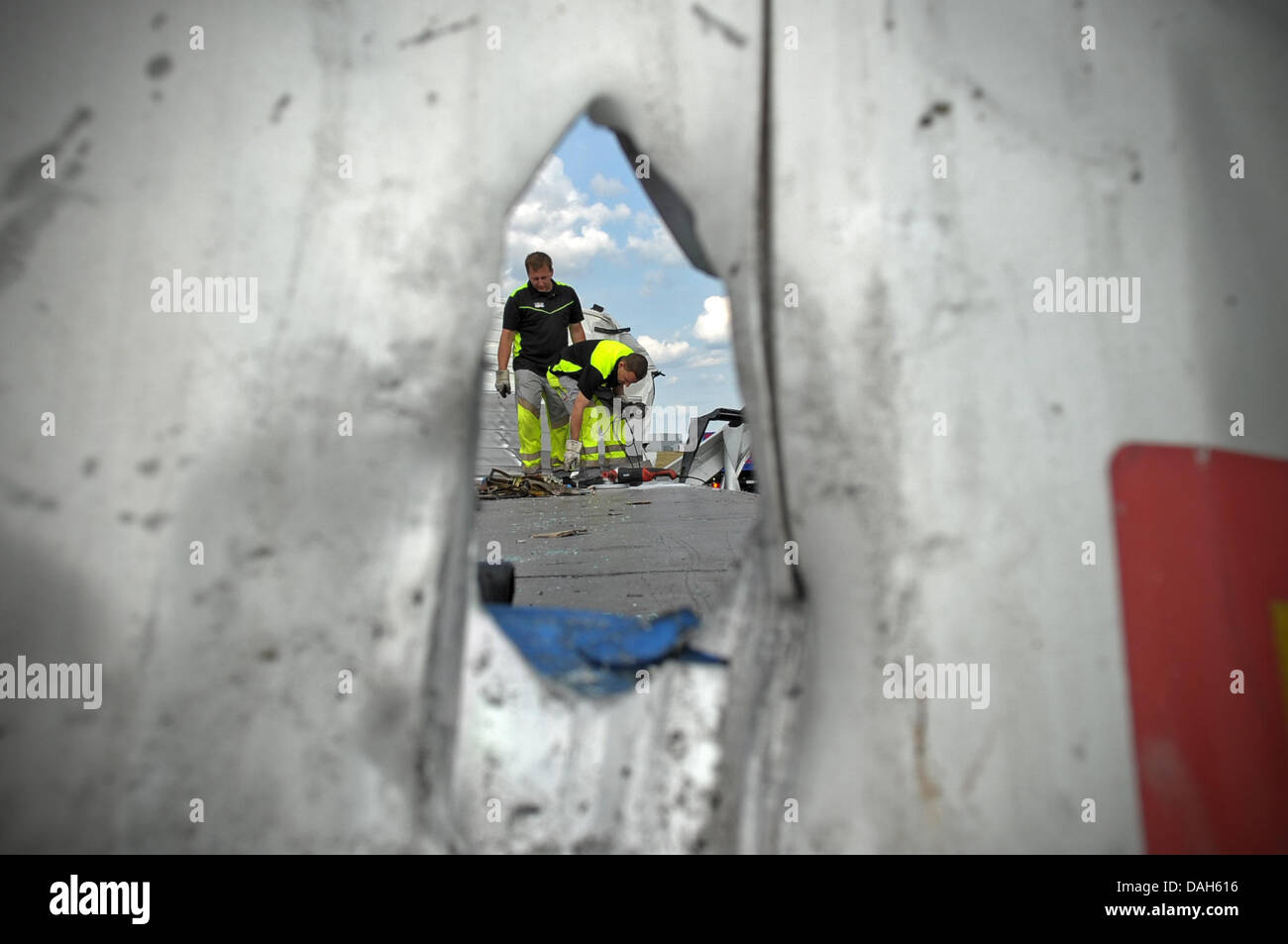 Metal pieces cut off hi-res stock photography and images - Alamy