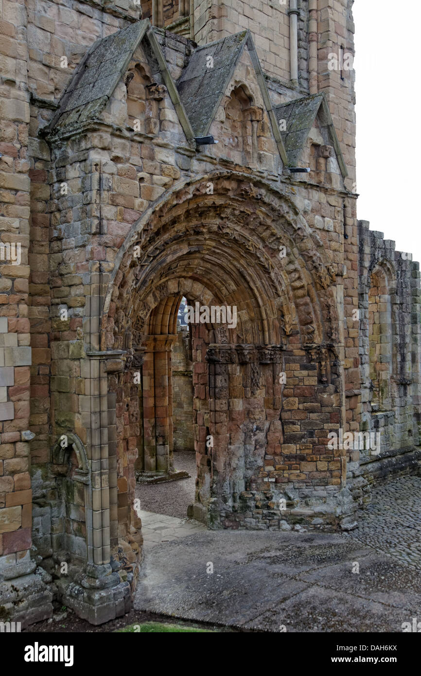 Abbey of St Mary of Jedburgh - Norman archway with empty statue niches ...
