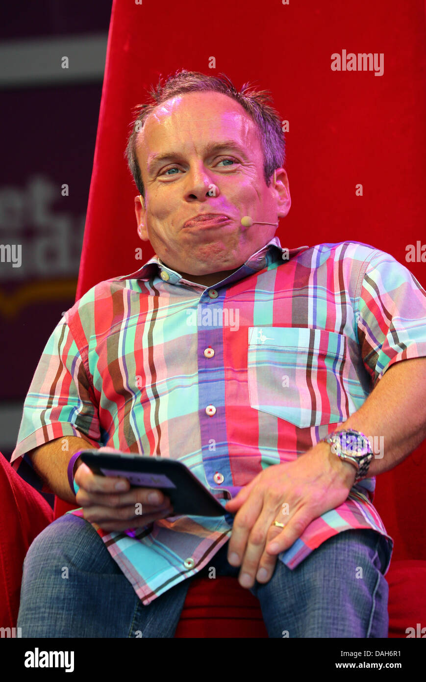 Actor warwick davis hi-res stock photography and images - Alamy