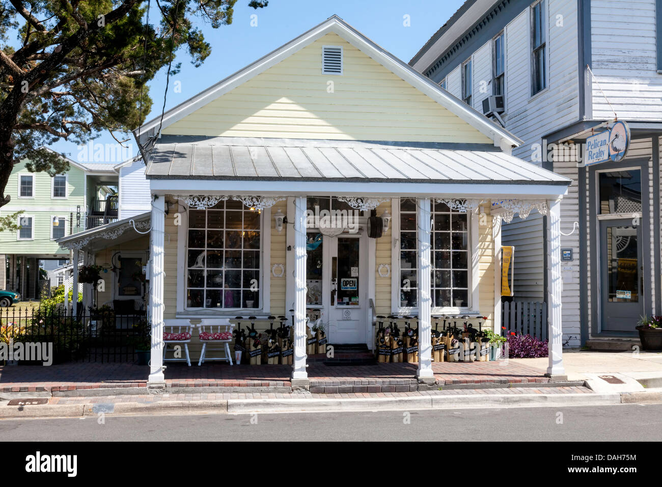 Quaint gift shop and Pelican Realty near corner of 2nd and D streets ...