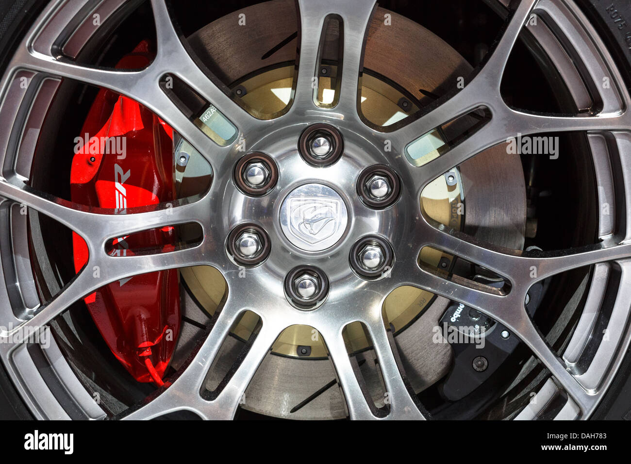 2013 SRT Viper wheel and brake disc Stock Photo - Alamy