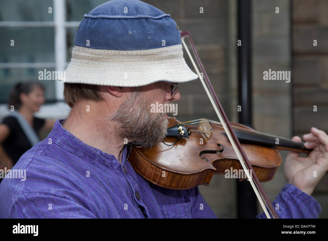 Square dancing fiddle hi-res stock photography and images - Alamy