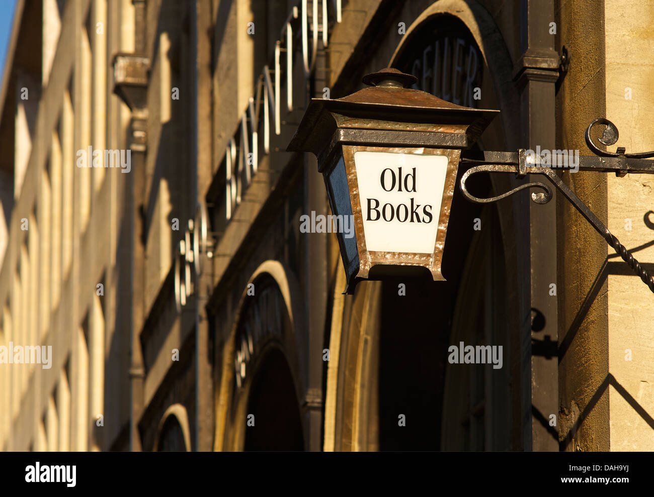 'Old Books' sign Bath, Somerset, England Stock Photo - Alamy