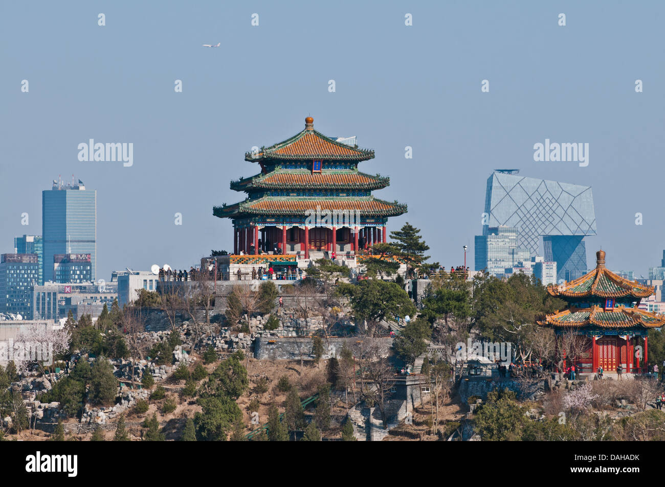 Wanchun ting Pavilion (Pavilion of Everlasting Spring) in Jingshan Park ...
