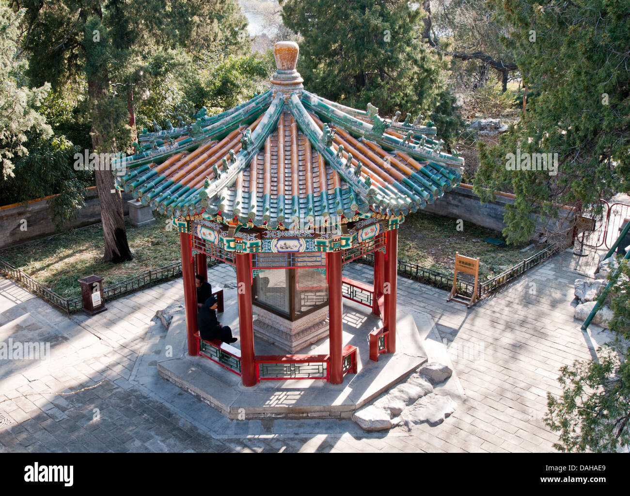 Small pavilion in Yong'An Temple (Temple of Everlasting Peace) in ...