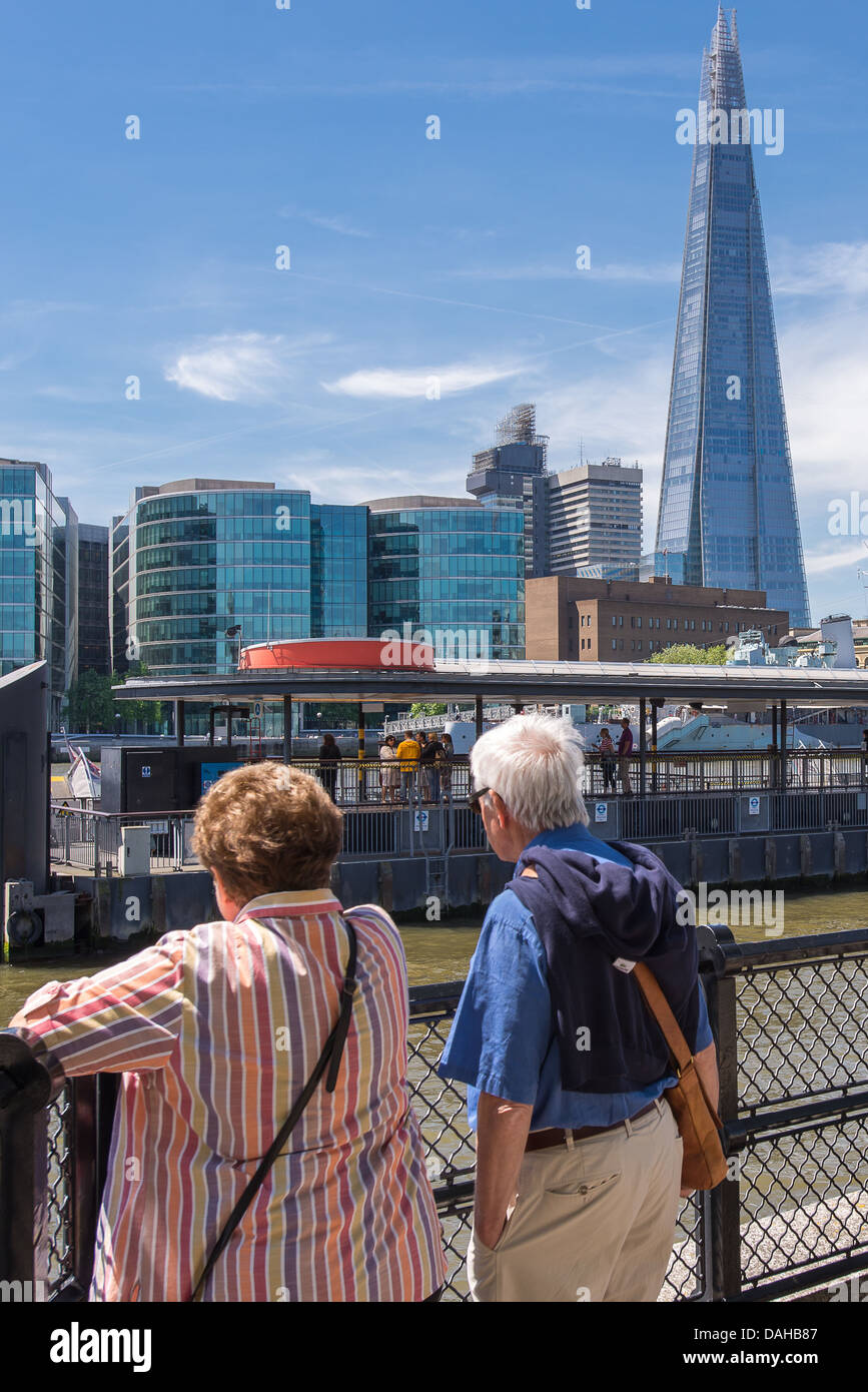 Couple viewing the Thames riverside Stock Photo - Alamy