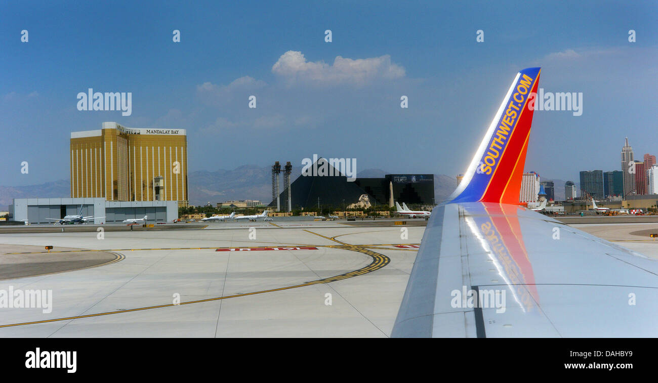 A Southwest Boeing 737 lands in Las Vegas, Nevada Stock Photo - Alamy