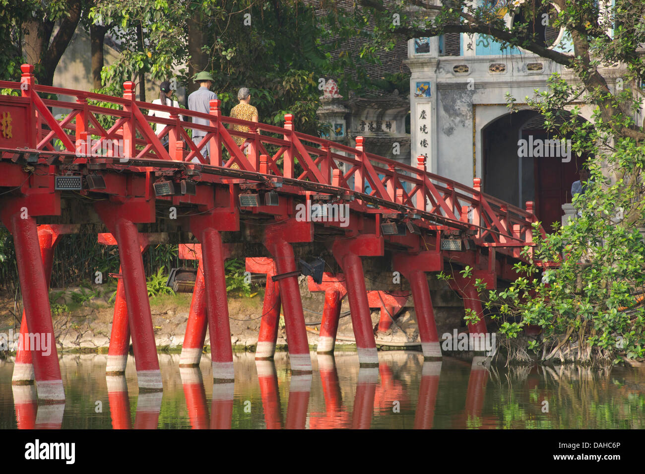 The Huc Bridge, Hoan Kiem Lake, Hanoi, Vietnam Stock Photo - Alamy