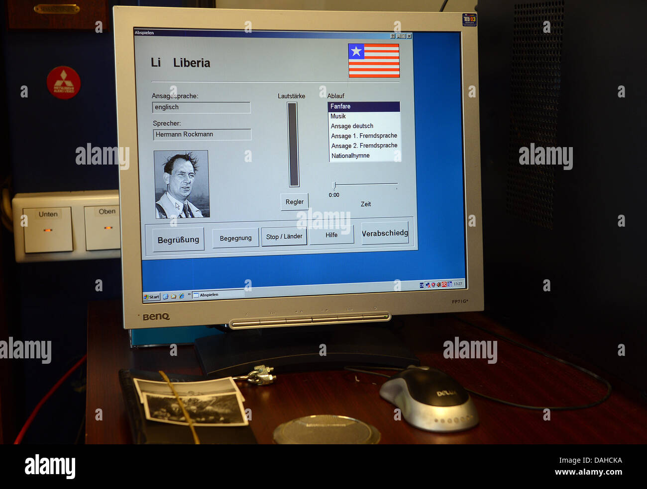 Wedel, Germany. 21st June, 2013. A computer monitor shows the greeting ...