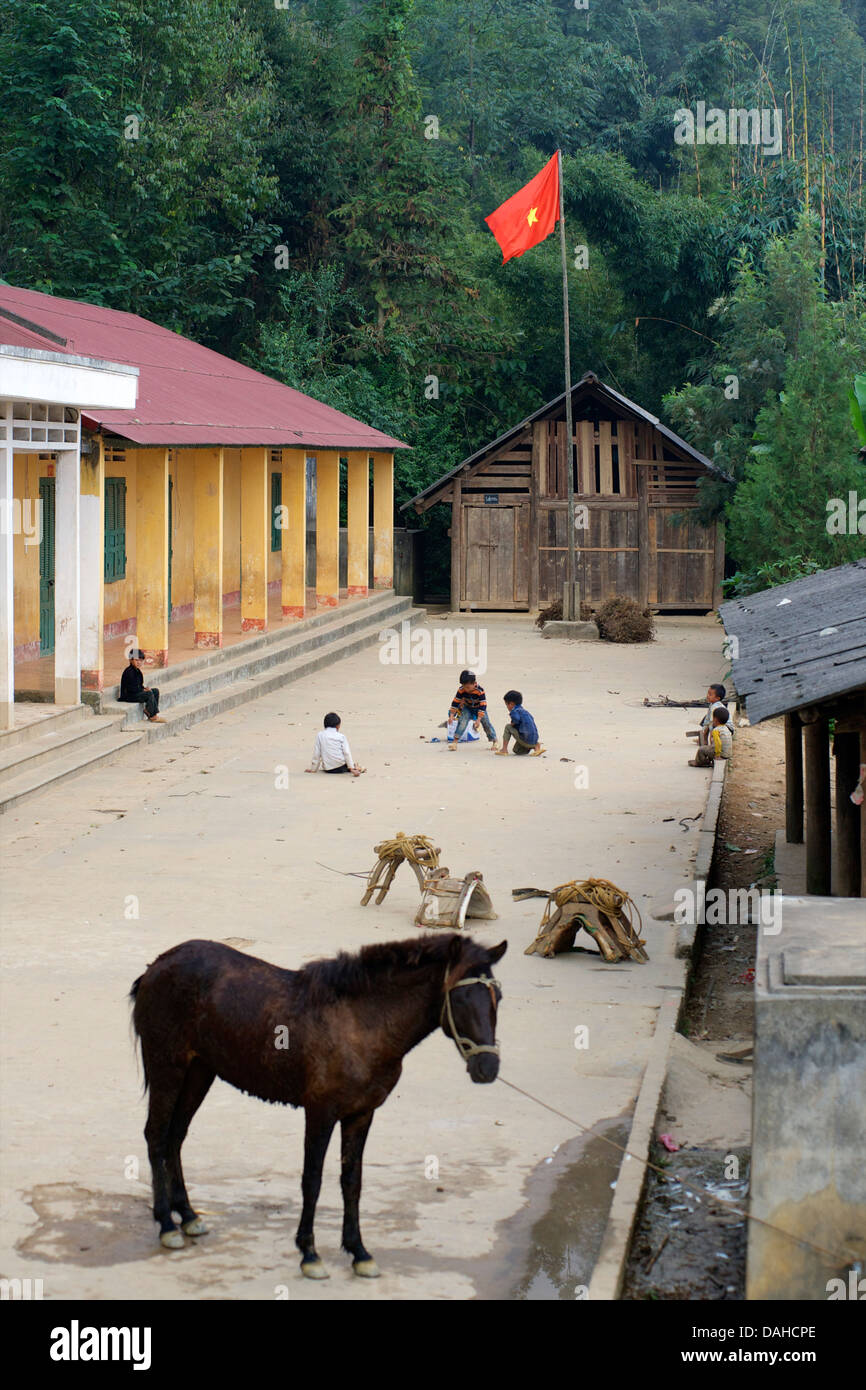 Vietnamese village hi-res stock photography and images - Alamy