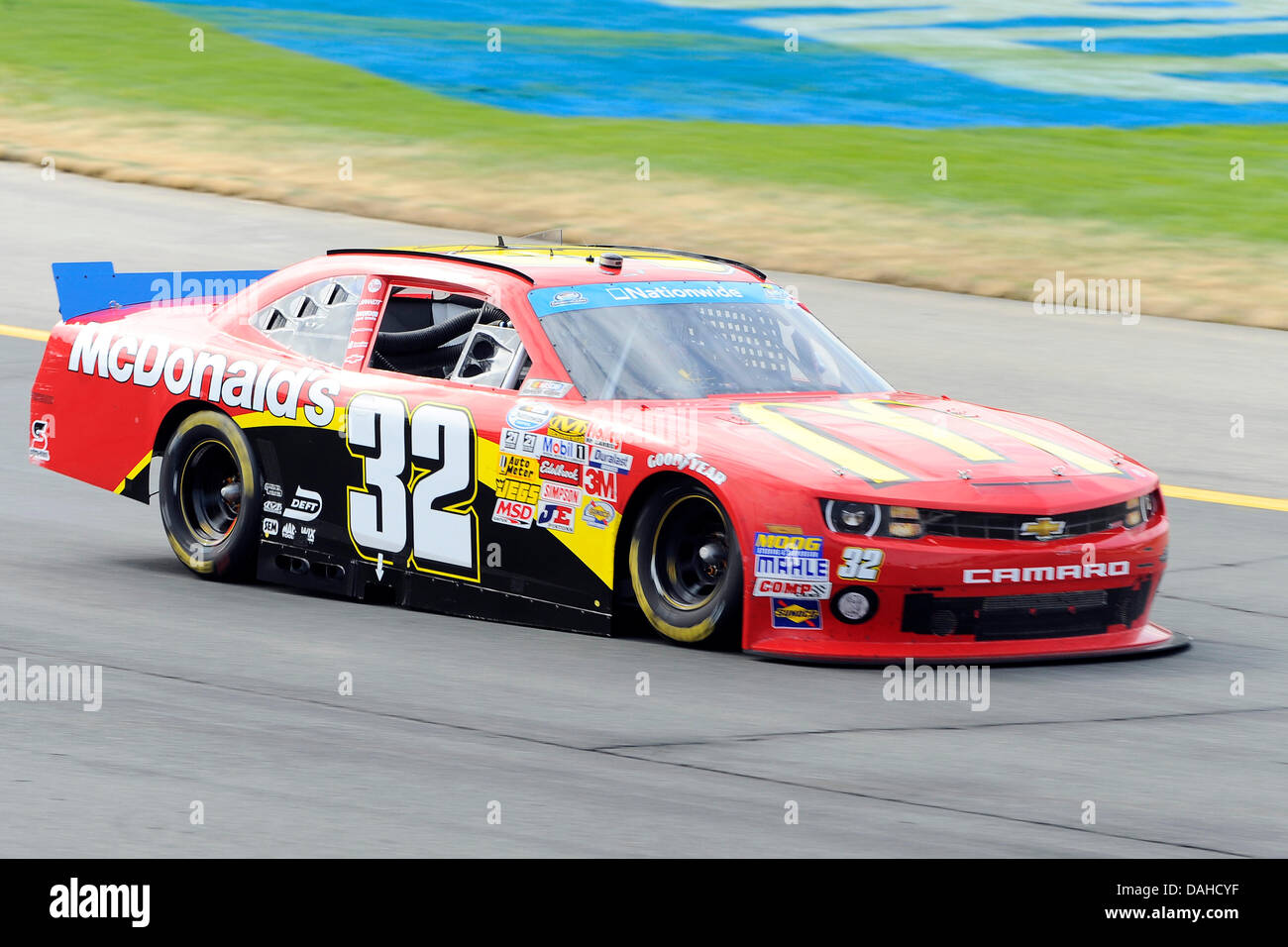 Nascar driver kyle larson 32 hi-res stock photography and images - Alamy