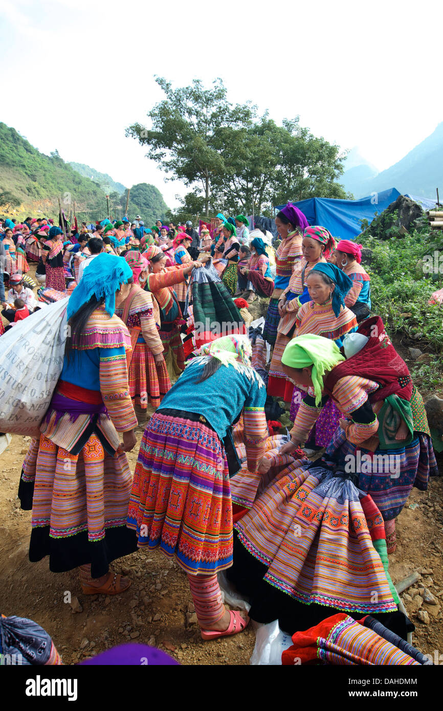 Flower Hmong women shopping at Can Cau market, near Bac Ha. Lao Cai ...