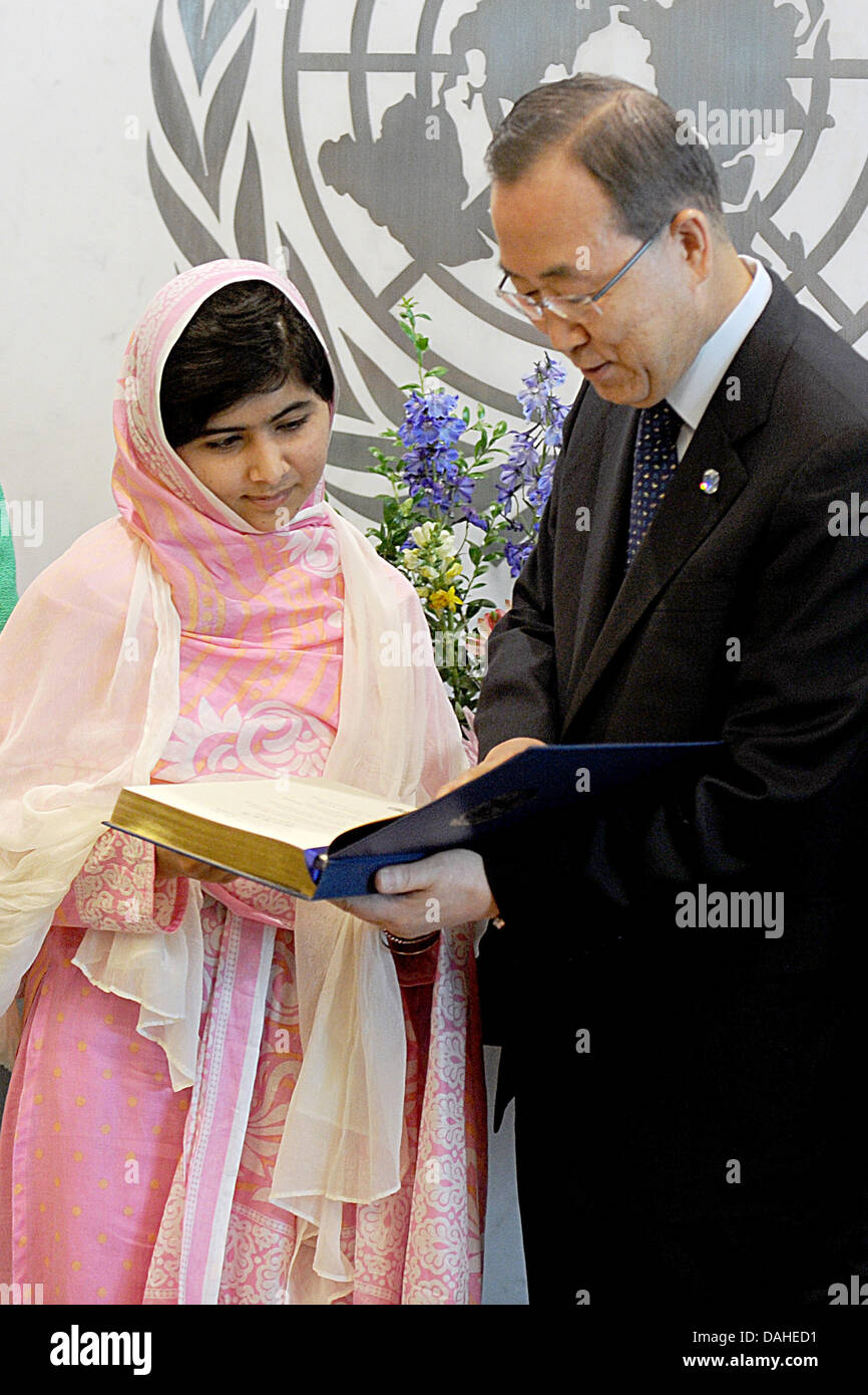 Pakistani student malala yousafzai hi-res stock photography and images ...