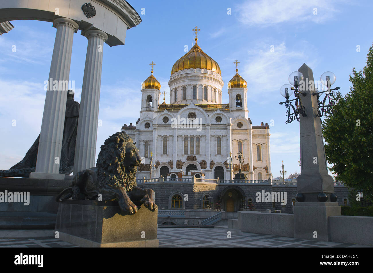 Russian Orthodox Cathedral - The Temple Of Christ The Savior in Moscow ...