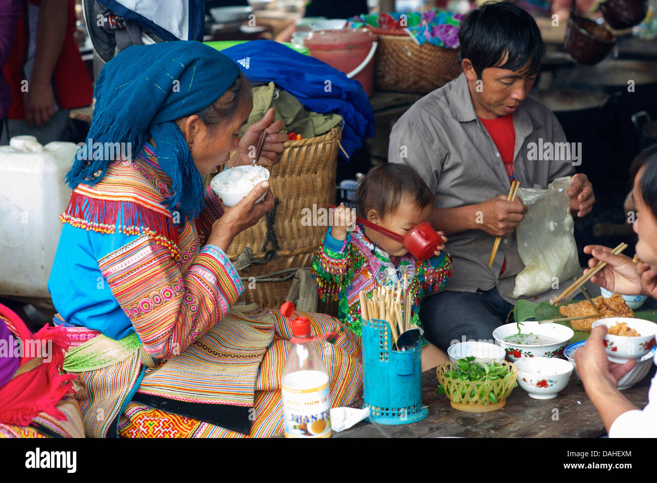 Hmong family hi-res stock photography and images - Alamy